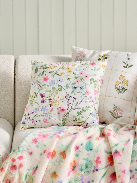 Sinsay - Dekoratívny vankúš s kvetmi - biela | FAVI.sk