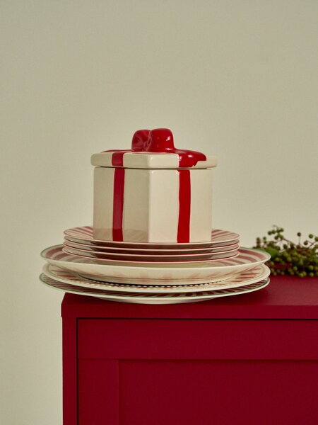 Sinsay - Vonná sviečka Applewood & Bourbon Vanilla - červená | FAVI.sk