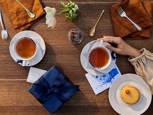 Porcelánový šálek s podšálkem Blue Fluted Mega 280 ml | FAVI.sk